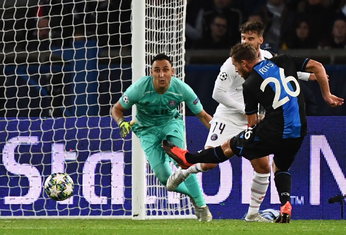 Video: Keylor Navas Pulls Off Incredible Double Save - PSG Talk