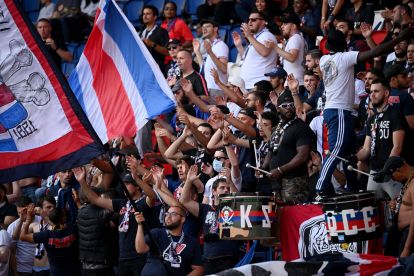 Video: PSG Ultras Send Their Support Ahead of Trophée des Champions ...