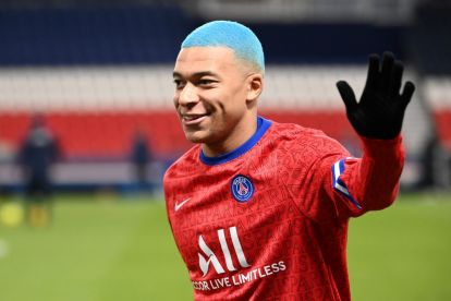Photo: Mbappe Shows Off New Hairstyle Ahead of Lorient Fixture - PSG Talk