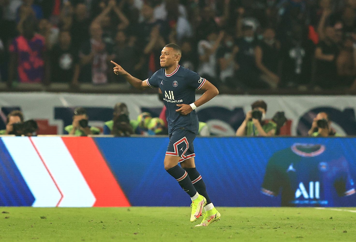 Video: The Performance of Kylian Mbappé Against Angers