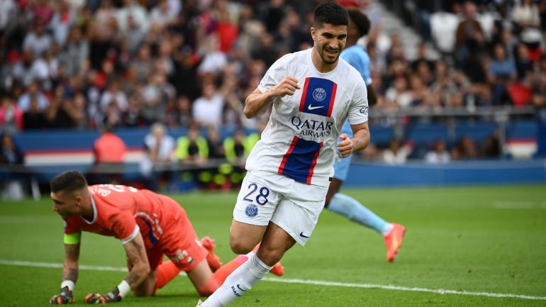 Carlos Solar Describes What It's Like to Play Alongside Messi, Neymar