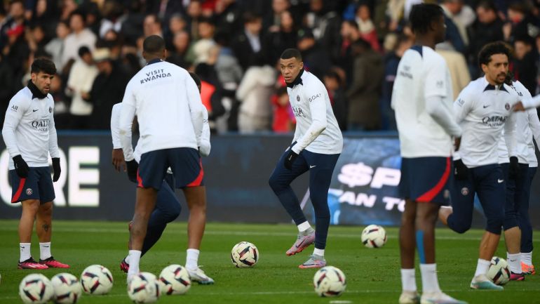 Watch PSG Ultras Display Support During Squad's Open Practice