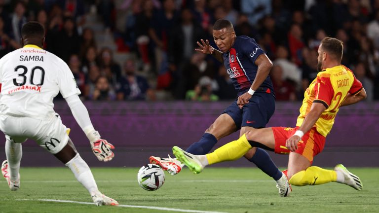 PSG's Mbappé, Hernandez Connect for Amazing Goal vs. Lens