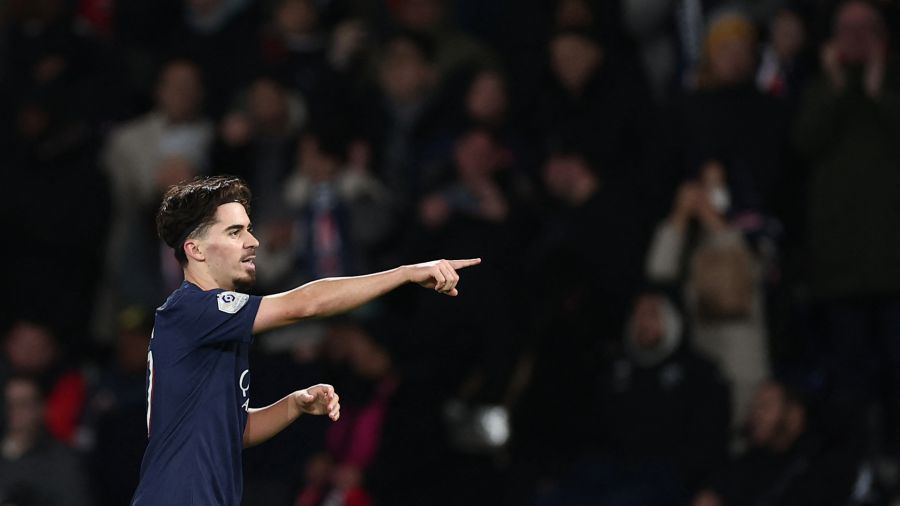 Watch Vitinha Score Amazing Goal to Open the Scoring for PSG