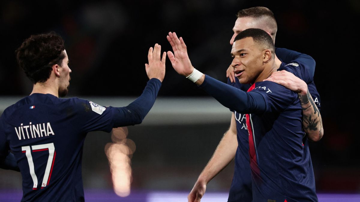 Ligue 1: Kylian Mbappé Scores Amazing Goal from Distance vs. Metz