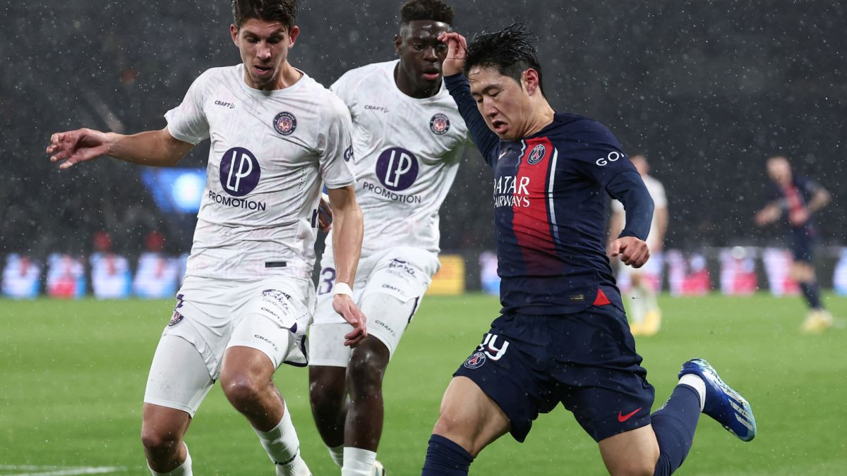 PSG's Kang-in Lee Reacts to Winning the Trophée des Champions