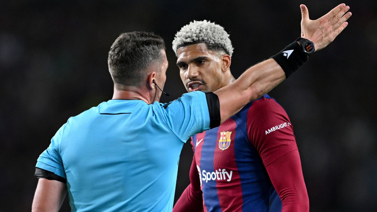 Ronald Araujo, Xavi to Face Consequences After Red Cards vs. PSG