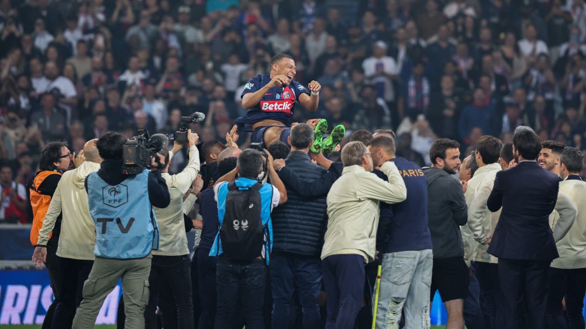 PSG Players Bid Adieu to Kylian Mbappé as Real Madrid Transfer Looms