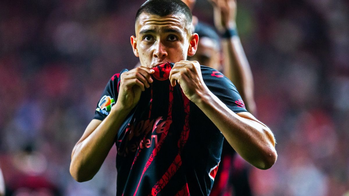 PSG Joins Barcelona, Spurs in Surprising Race for Mexican Wonderkid